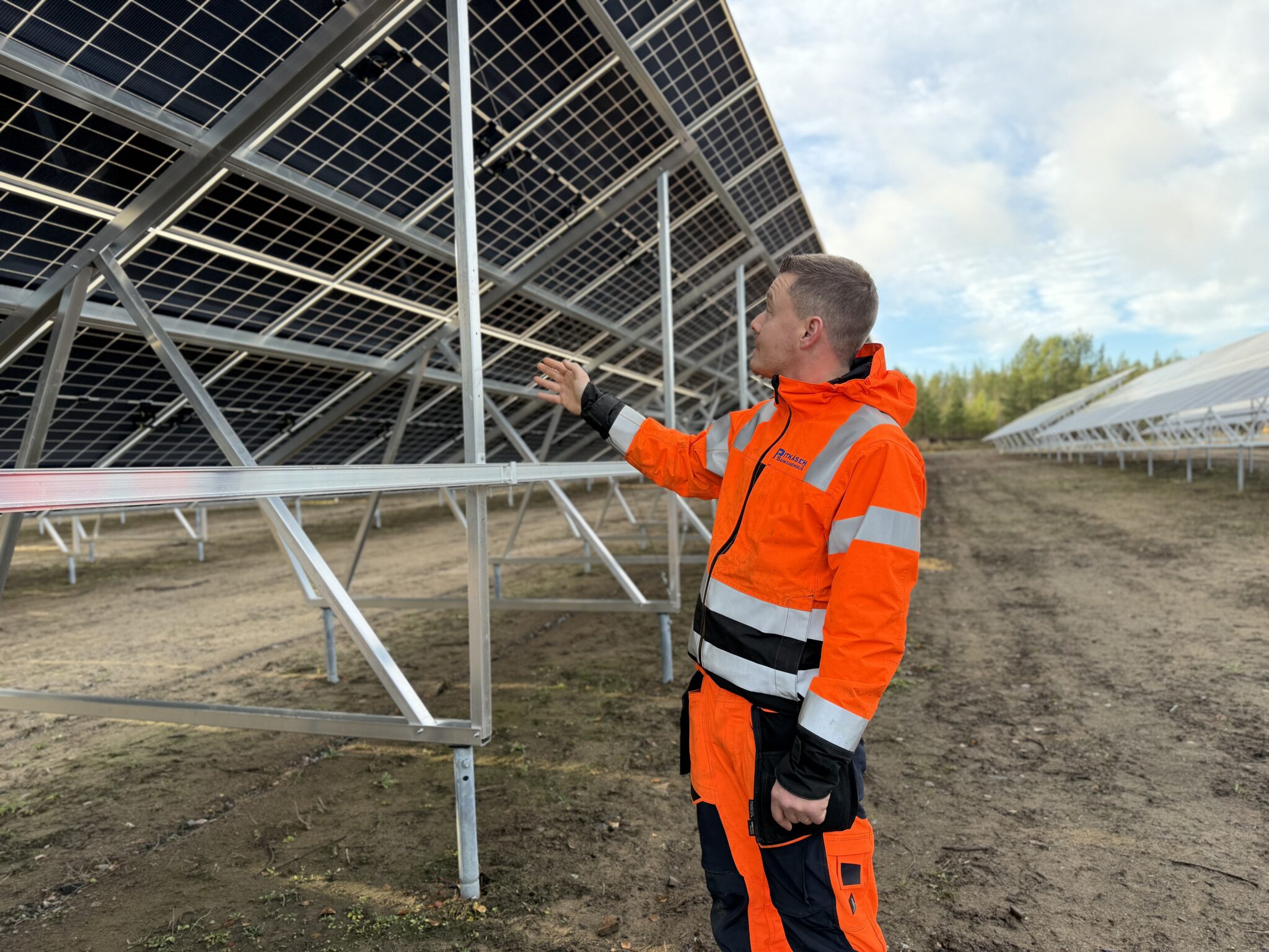 Our own solar power plant is built from aluminium profiles - Mäkelä Alu Oy