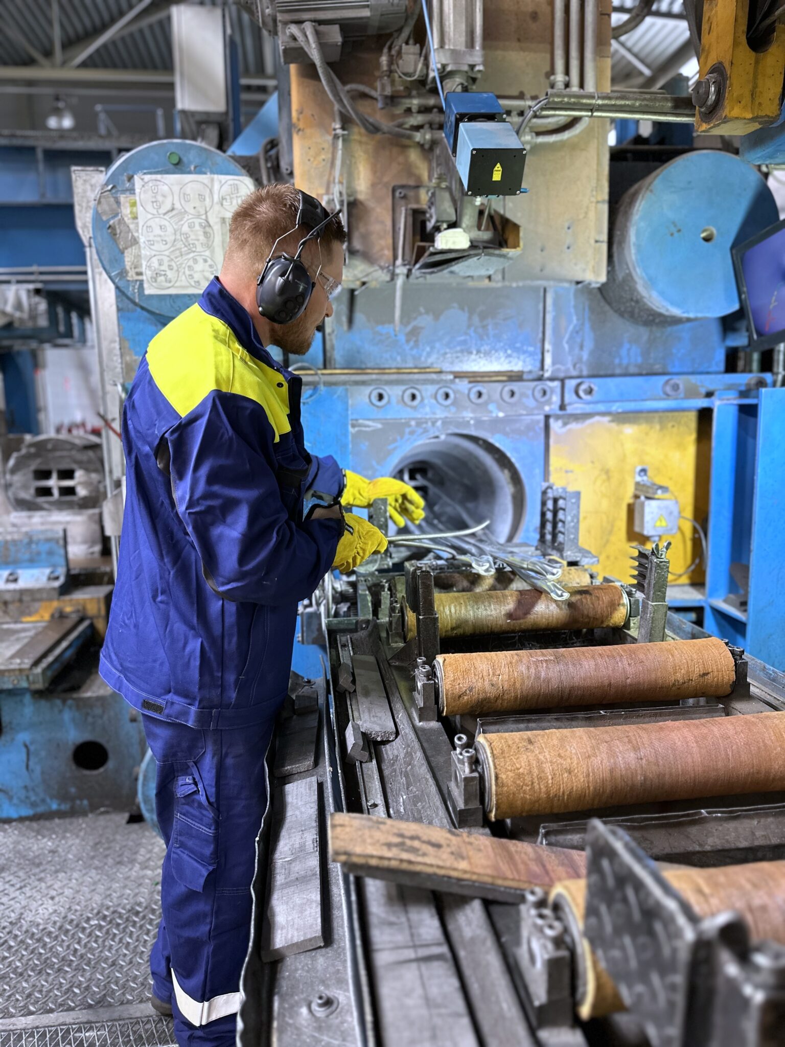 The work of a press operator carries great responsibility - Mäkelä Alu Oy